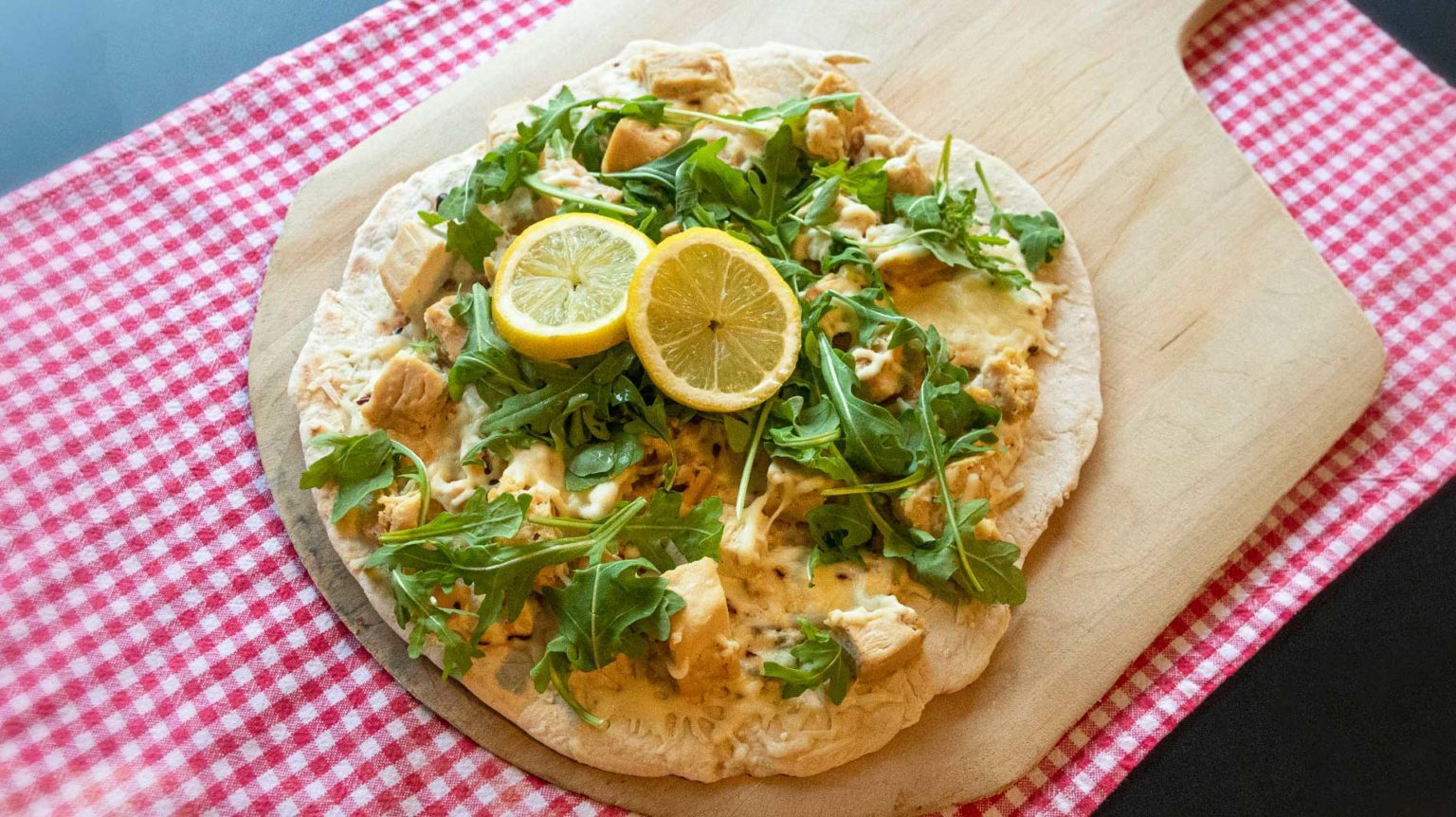 Pizza Piccola con Ricota Pollo y Arugula - Chef Pepín